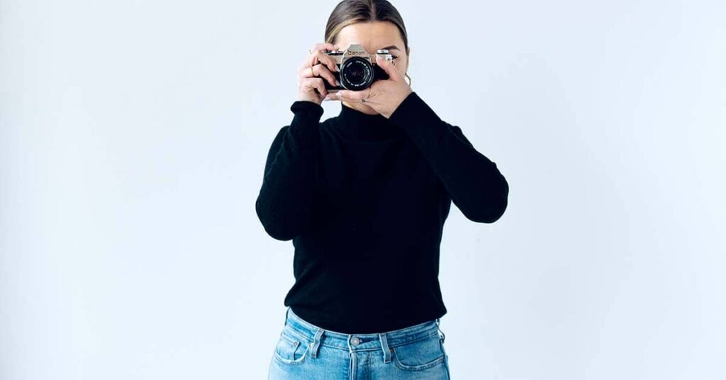 Why Body Language Matters During Photography Poses - Retouching Labs
